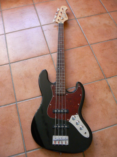 BASSE AXTECH - Petite Annonce TrocMusic