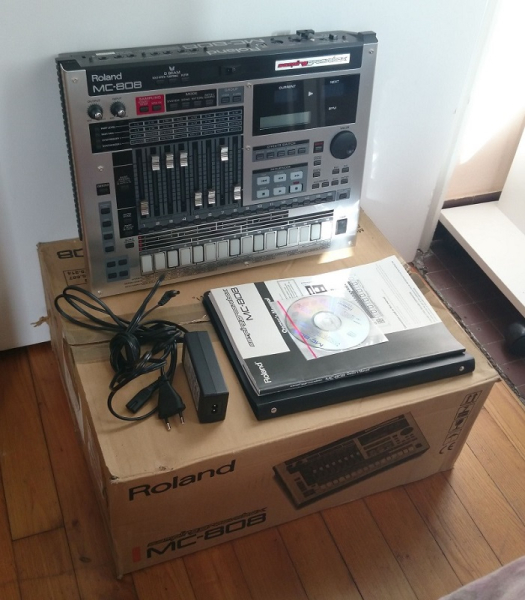 Roland MC 808 Groovebox avec accessoires - Petite Annonce TrocMusic