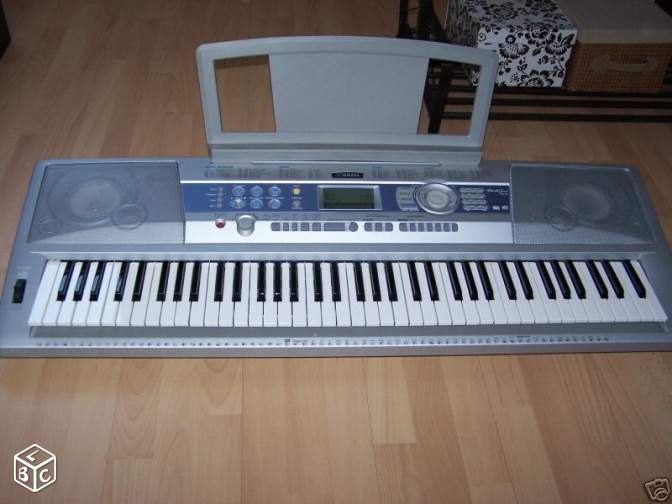 Yamaha DGX 200 avec accessoires - Petite Annonce TrocMusic