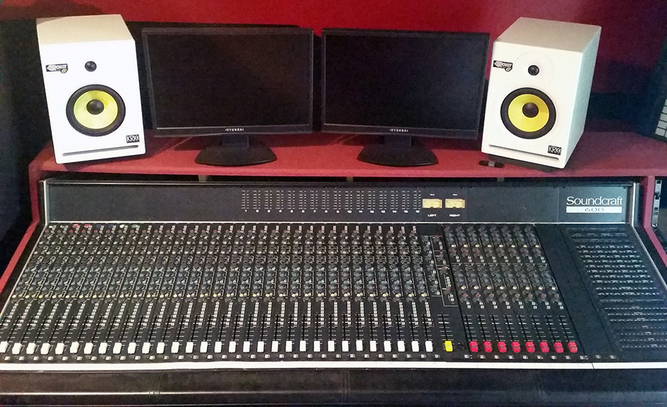 Soundcraft Serie 600 32 channels + patchbay - Petite Annonce TrocMusic